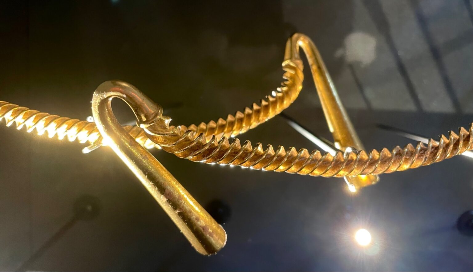 VIDEO: The ‘Great Torc Robbery’ 1-minute from Ely police station - News ...