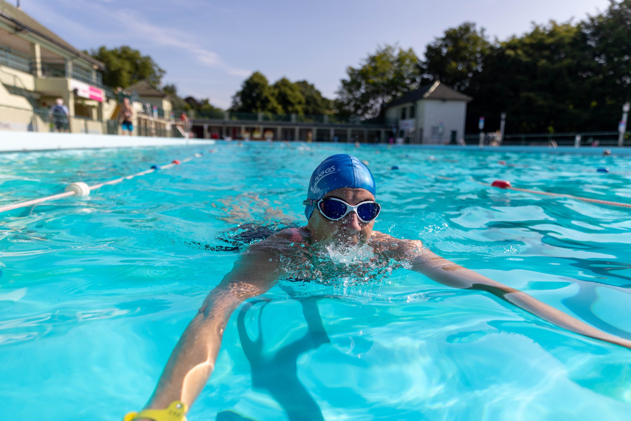 Swimmers head to Peterborough Lido to enjoy the mini heatwave ...